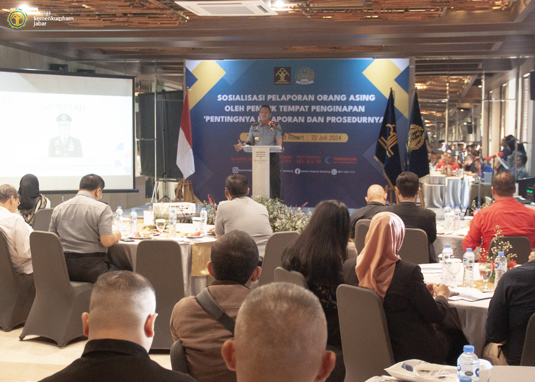 Kakanwil Kemenkumham Jabar Membuka Giat Sosialisasi Pelaporan Orang Asing Bersama BPD PHRI Jawa ...